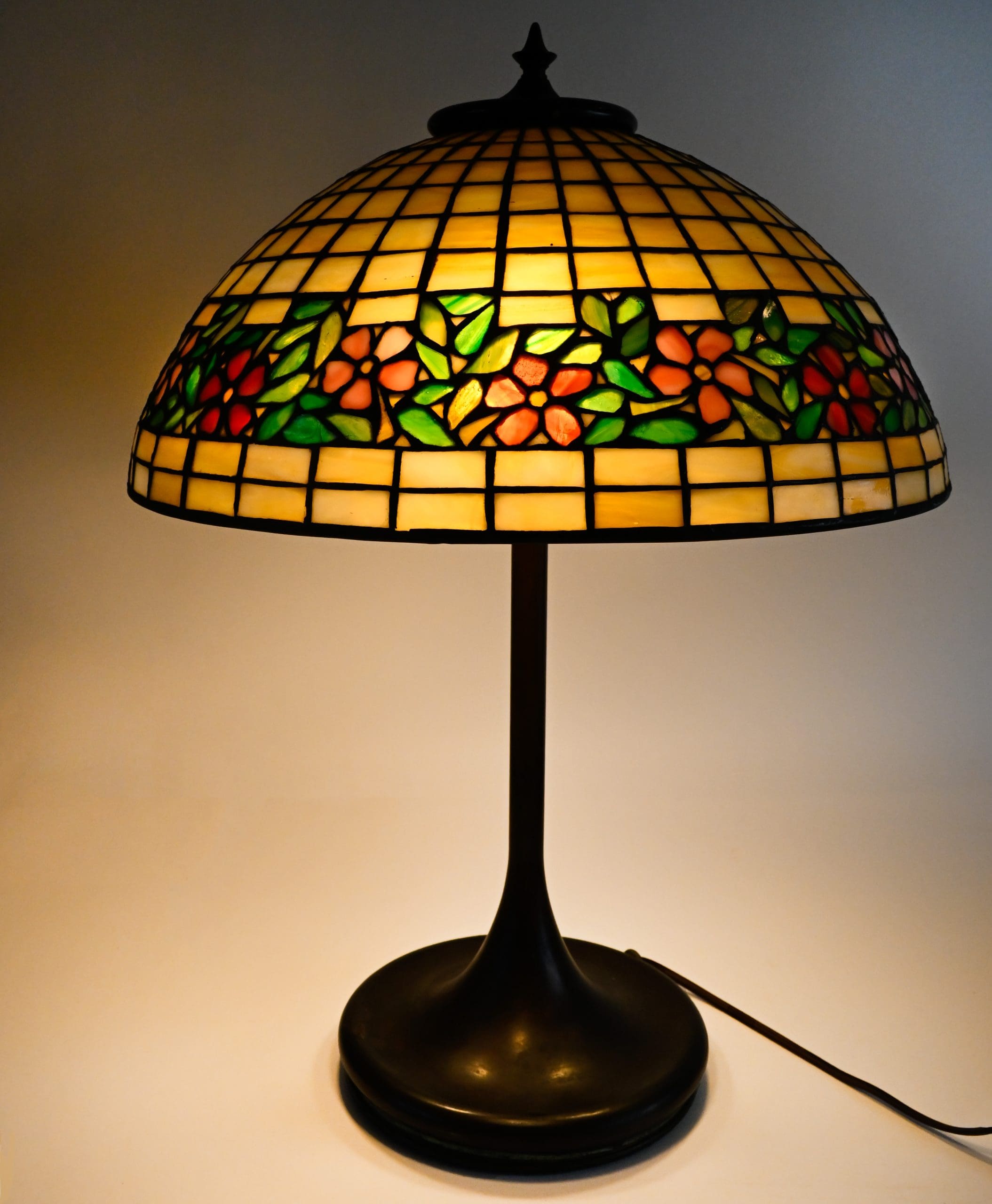 Antique Unique Art Glass & Metal Co. Periwinkle Table Lamp - Tangible ...